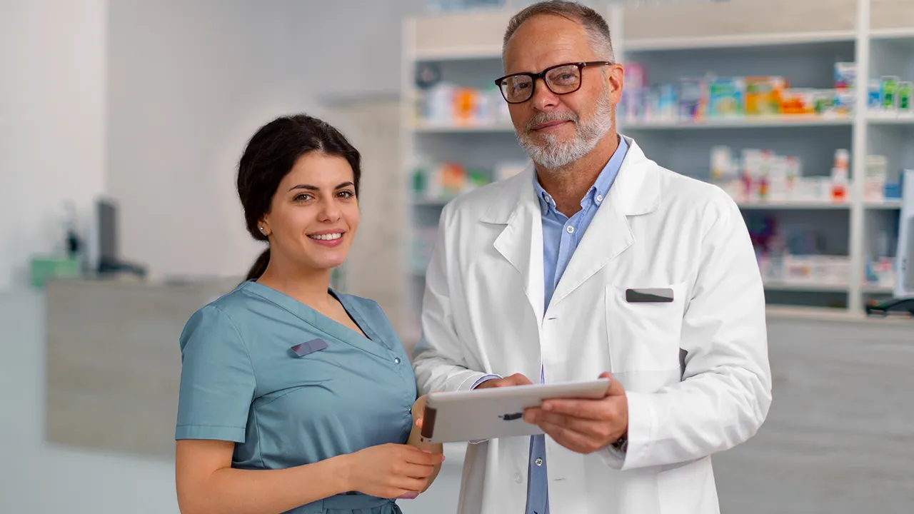 What Is a Dispenser in a Pharmacy – Explained Simply